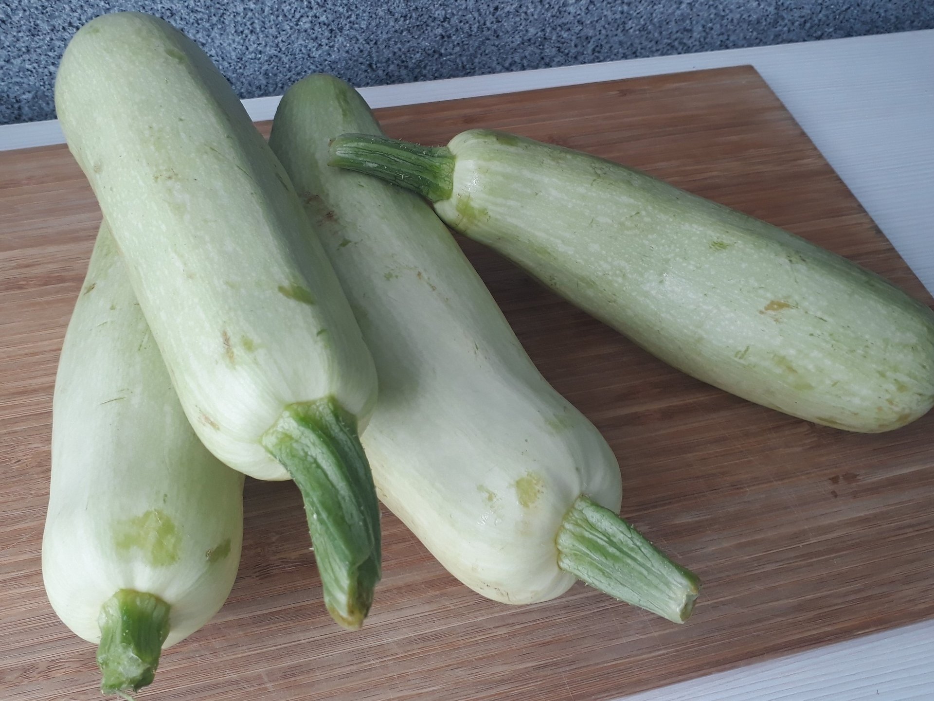 Кабачки улетают на ура в сезон овощей! Таких вкусных кабачков я еще не ела! Вкусно и полезно!