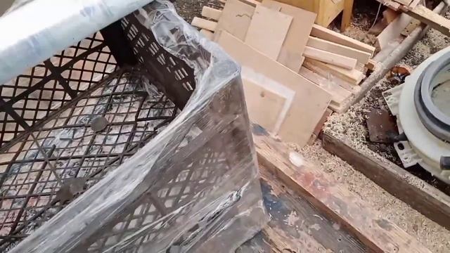 самодельная ТЕПЛИЧКА или парничек, из пластикового ящика из под овощей фруктов. опять ДРУГОЙ ЗВУК.