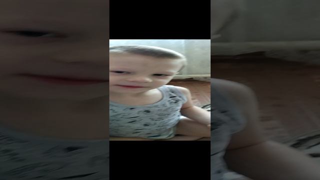 Выпал передний зуб.