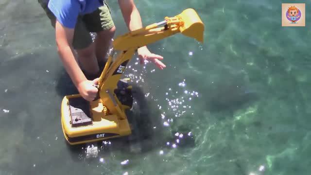 СТРОИМ НА ПЕСКЕ - СТРОИТЕЛЬНЫЕ МАШИНКИ - ВИДЕО ДЛЯ МАЛЫШЕЙ