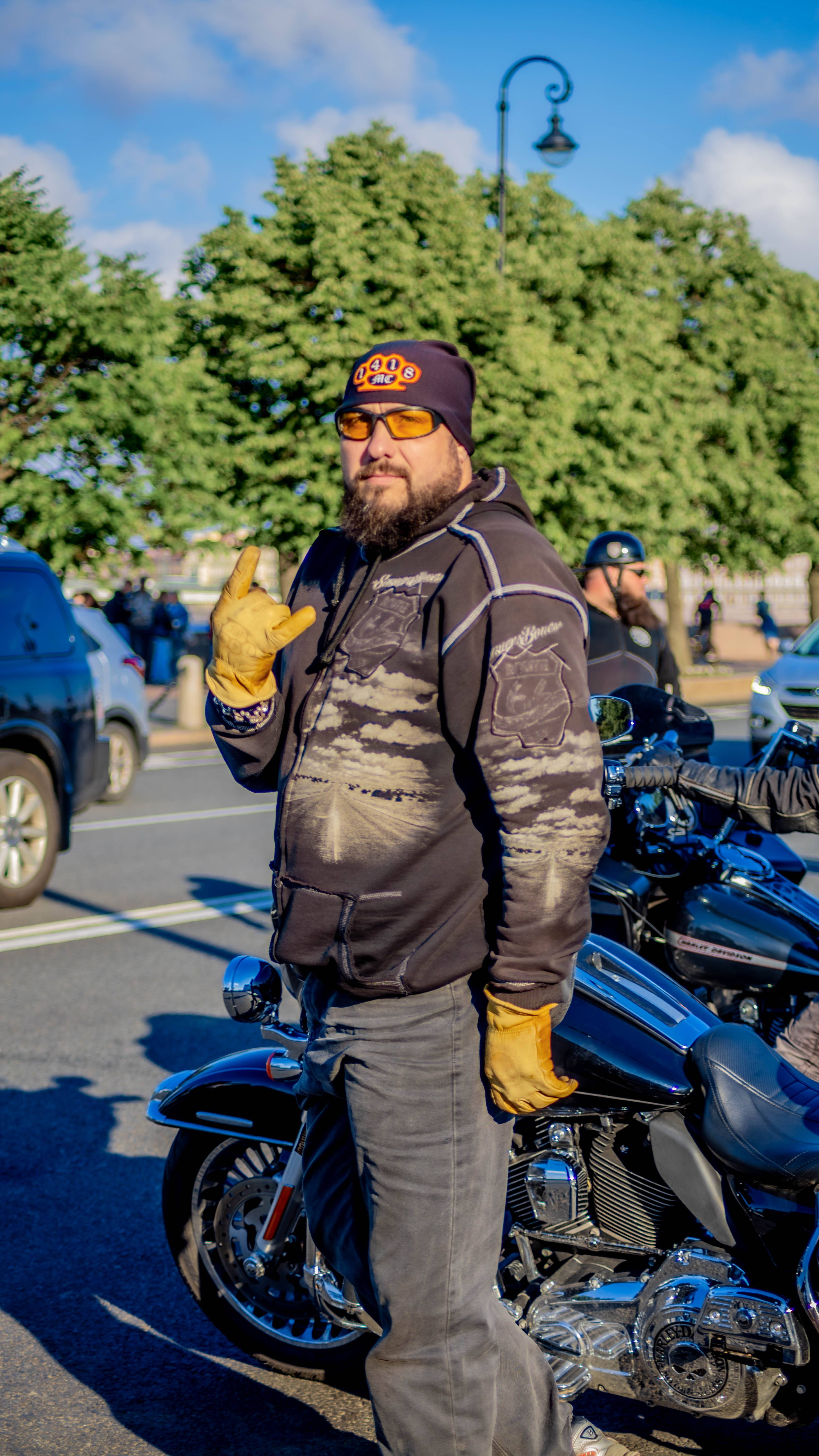 Встретил байкера. Уличная фотография