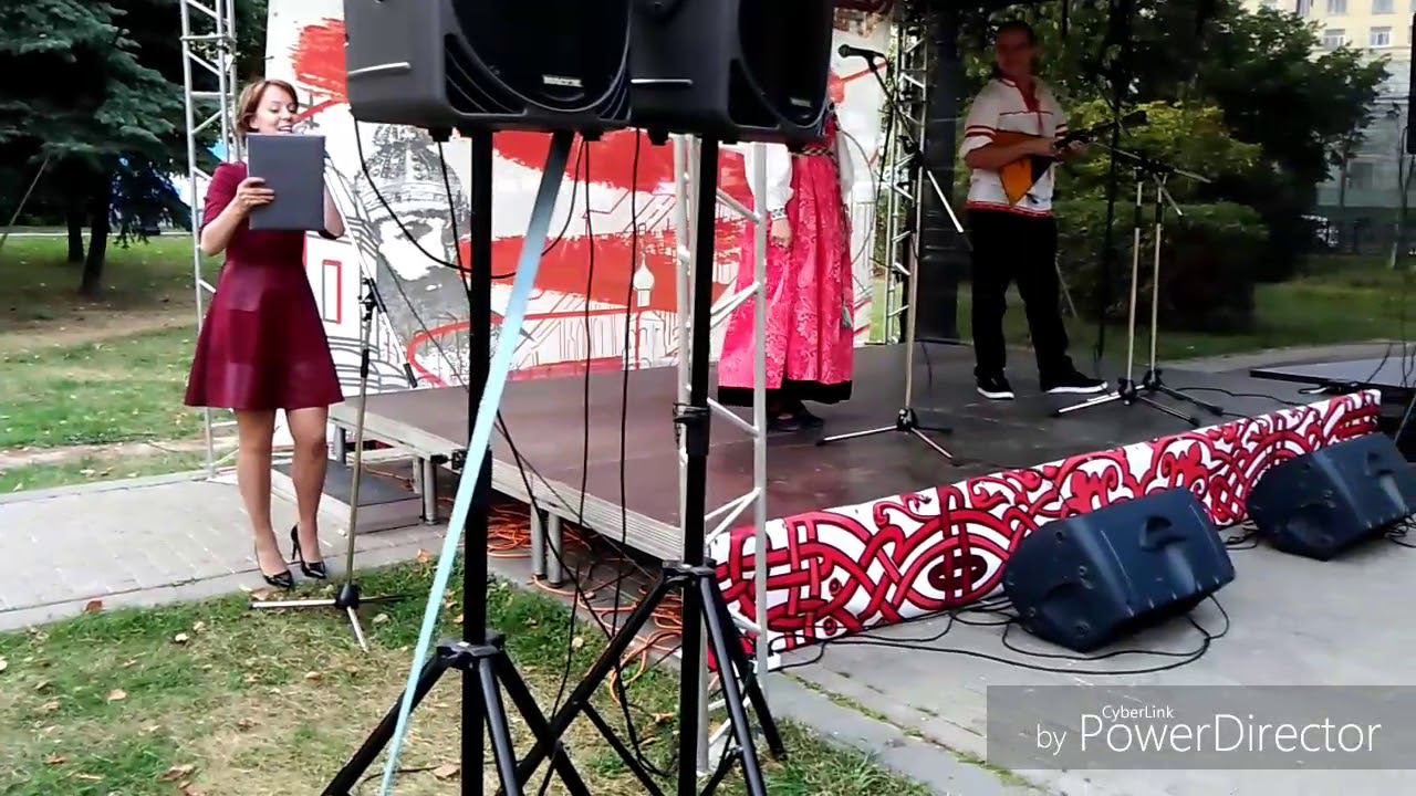 По улице новенькой. Балалайка, вокал