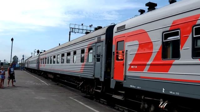 Отправление пассажирского тепловоза в родной заводской окраске