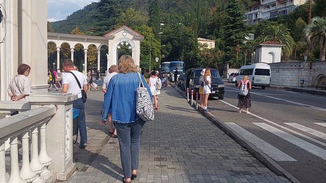 Город Гагра (Абхазия) / Центр / Колоннада