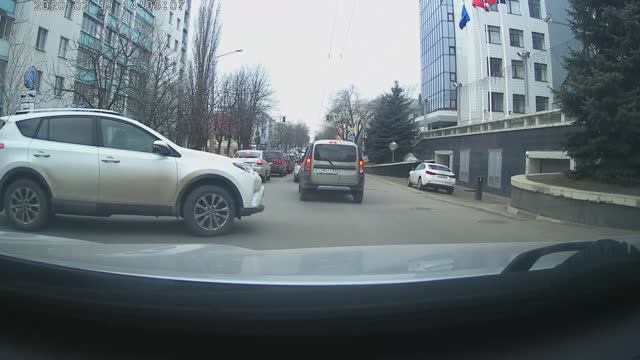 #24 Как можно и как нельзя пропускать машину.mp4