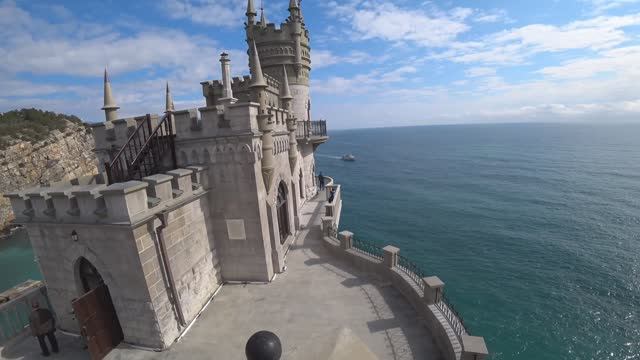 Замок Ласточкино гнездо снаружи и внутри 2023