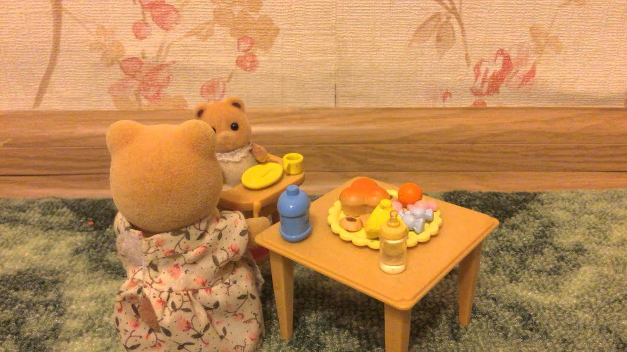 Лапа завтракает