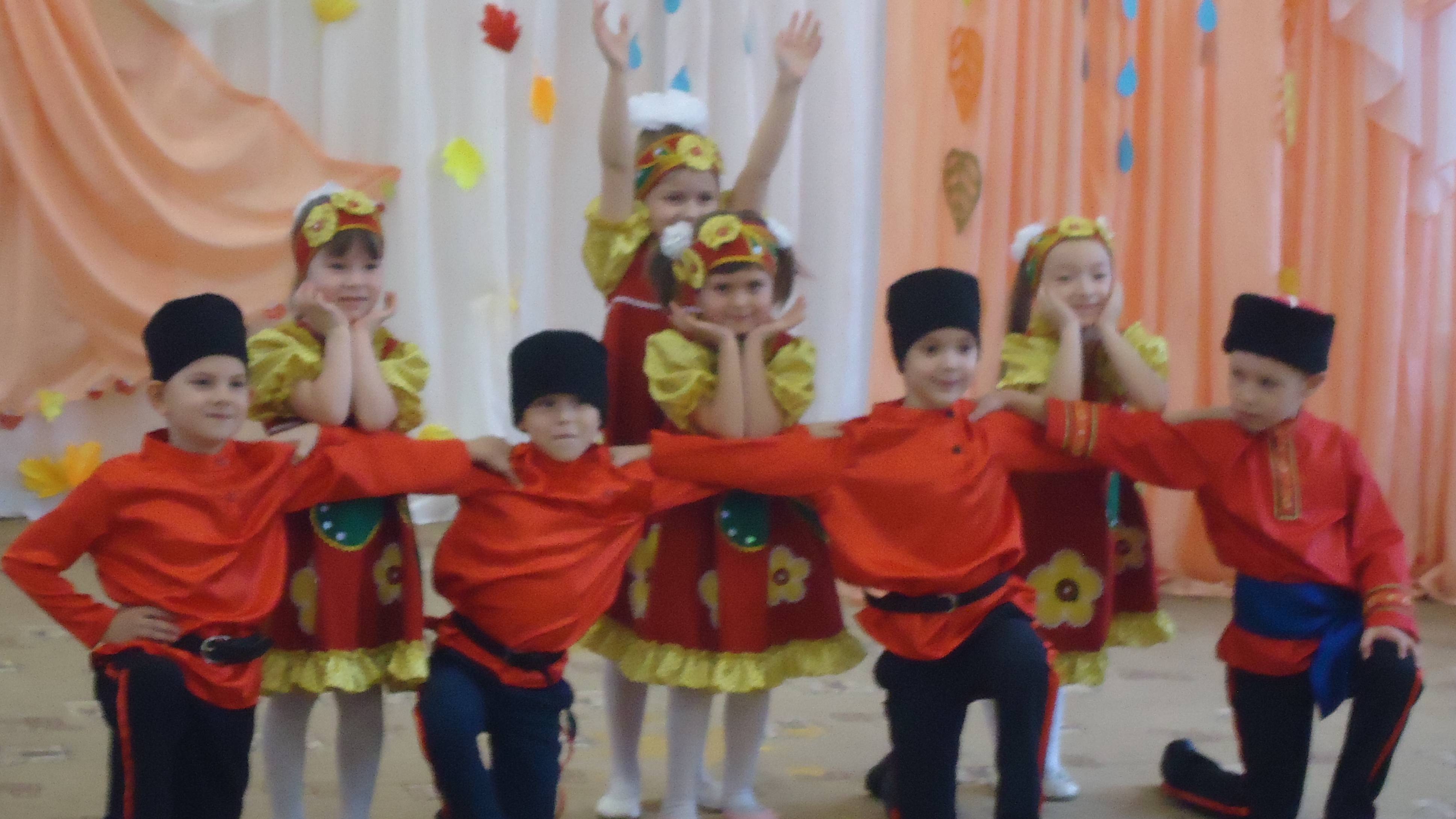 На завалинке. Осенний утренник в подготовительной группе, краткий видеообзор.