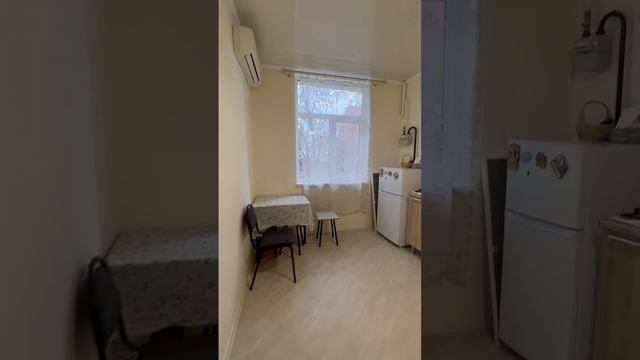 Цена квартиры в центре Геленджике 6.8 млн.р. 

Цена квадратного метра в данной квартире равна 194 т.