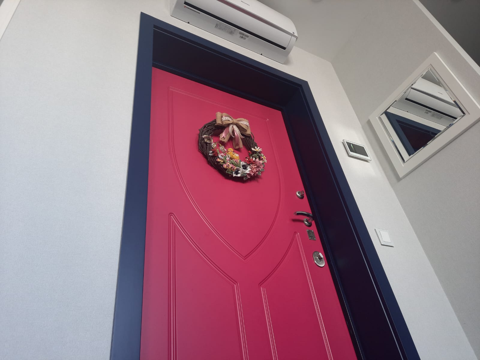 Заказные тёмно-синие доборы и наличники в цвете 5013 по каталогу Ral