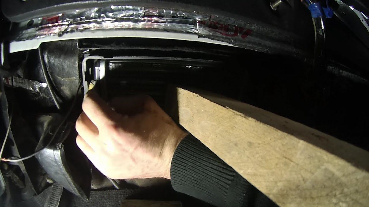 Шумоизоляция салона ВАЗ 2107 своими руками. Установка печки. (Часть 6)