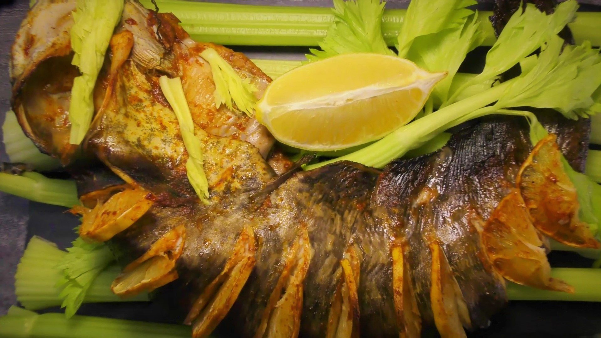 Сом с лимоном - вкуснотень!).mp4