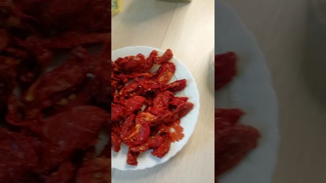 Вялю помидоры примитивным способом.