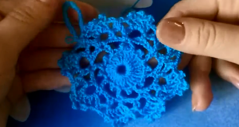 Мастер-класс по вязанию ажурной снежинки крючком