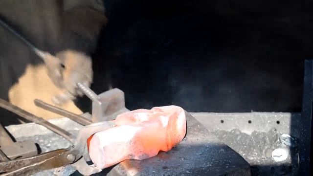 Невероятный процесс ковки из ржавой железной цепи. Удивительные навыки.