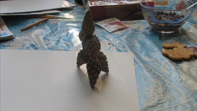 Шишечный человечек