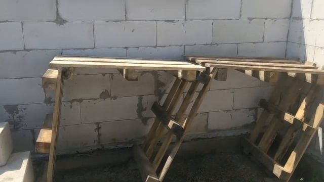 Простые строительные леса из поддонов