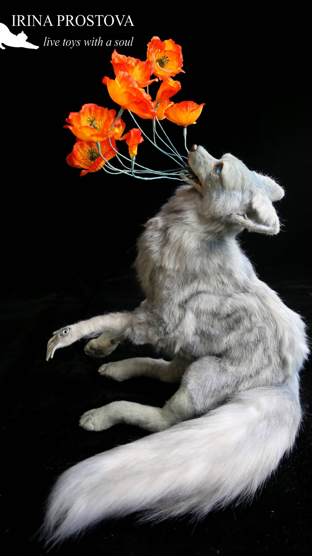 Волк огнедышащий маками. Авторская игрушка. Работа выполнена на заказ. 2022 год