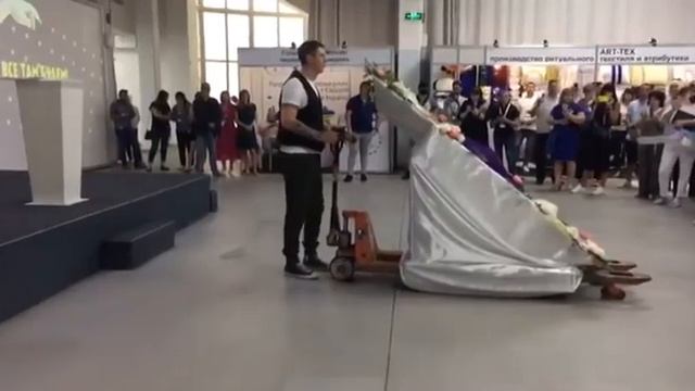 В Киеве прошел модный показ одежды для покойников