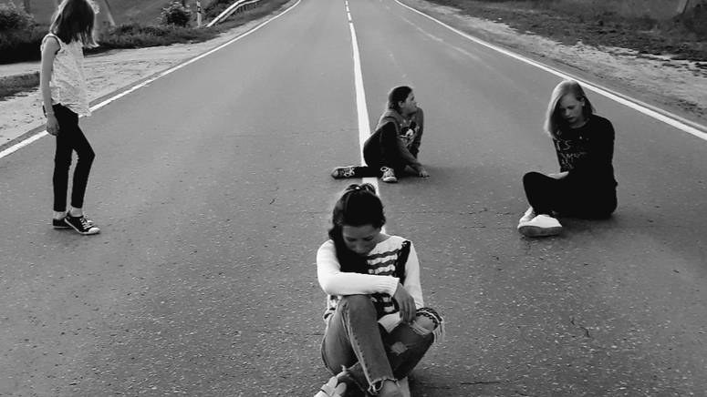 ДВЕ ДОРОГИ.