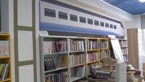 Паровозик для книг