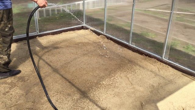 Установка бассейна в теплицу. Теплица 3 на 4 метра, бассейн 2 на 3 метра