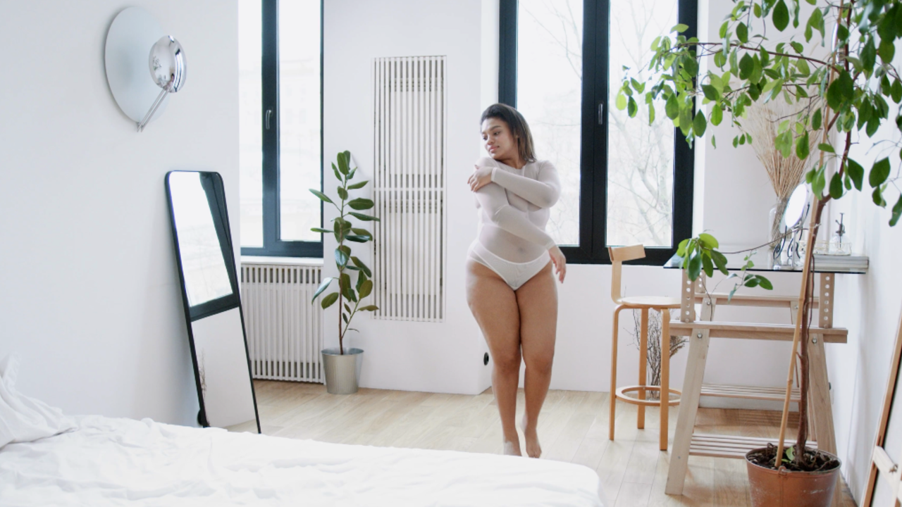 Модель PLUS-SIZE в Белом Белье!.mp4