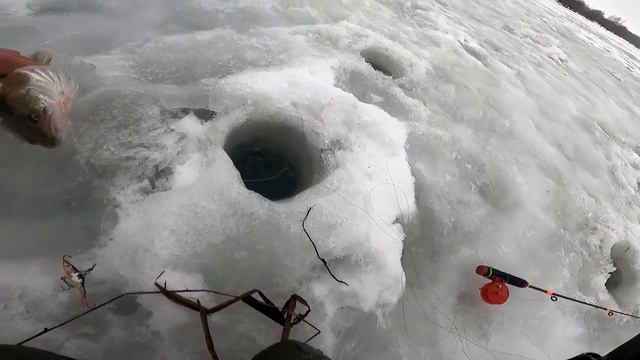 ЗИМНЯЯ РЫБАЛКА В ЯНВАРЕ 2022,СУДАК, ЩУКА.mp4