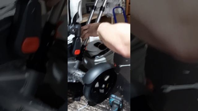 TT Luxury Шаг 7. Установка задних крыльев и окончание сборки.mp4