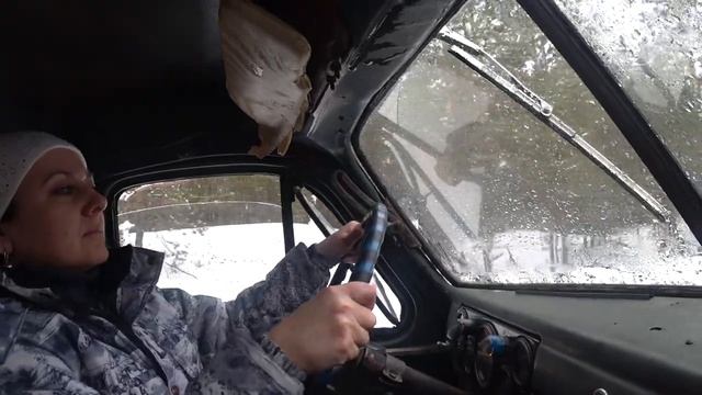 С ездила за угольком на ГАЗ-63 пока муж на работе