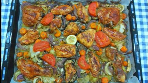 Нежная Сочная КУРИЦА на овощной подушке Tərəvəz döşəməsində #toyuq #Chicken on a vegetable pillow