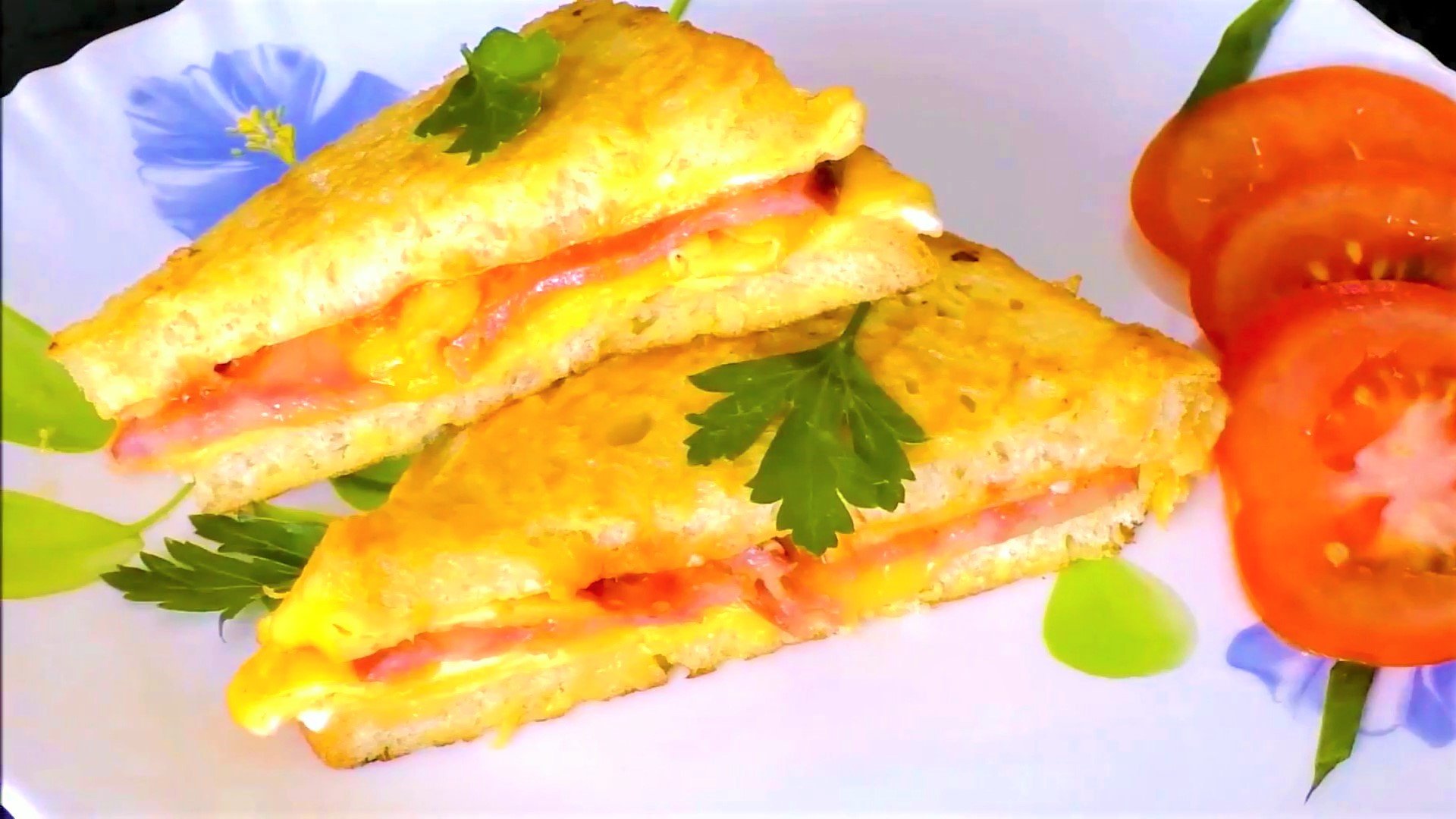 Сэндвич в омлете к завтраку за 5 минут. Просто, легко, быстро и вкусно!