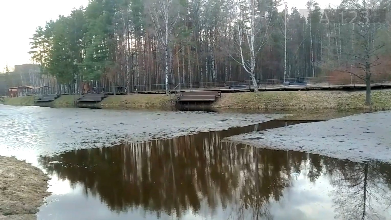 Весна недалеко от Ржевского лесопарка река Лапка