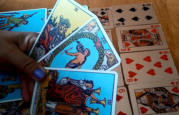 Отстаиваем свои интересы и празднуем результат: гадание на 23 мая