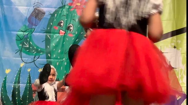 Валенки да валенки
Да не подшиты, стареньки. Ух!
Да валенки, да валенки
Да не подшиты, стареньки, ях