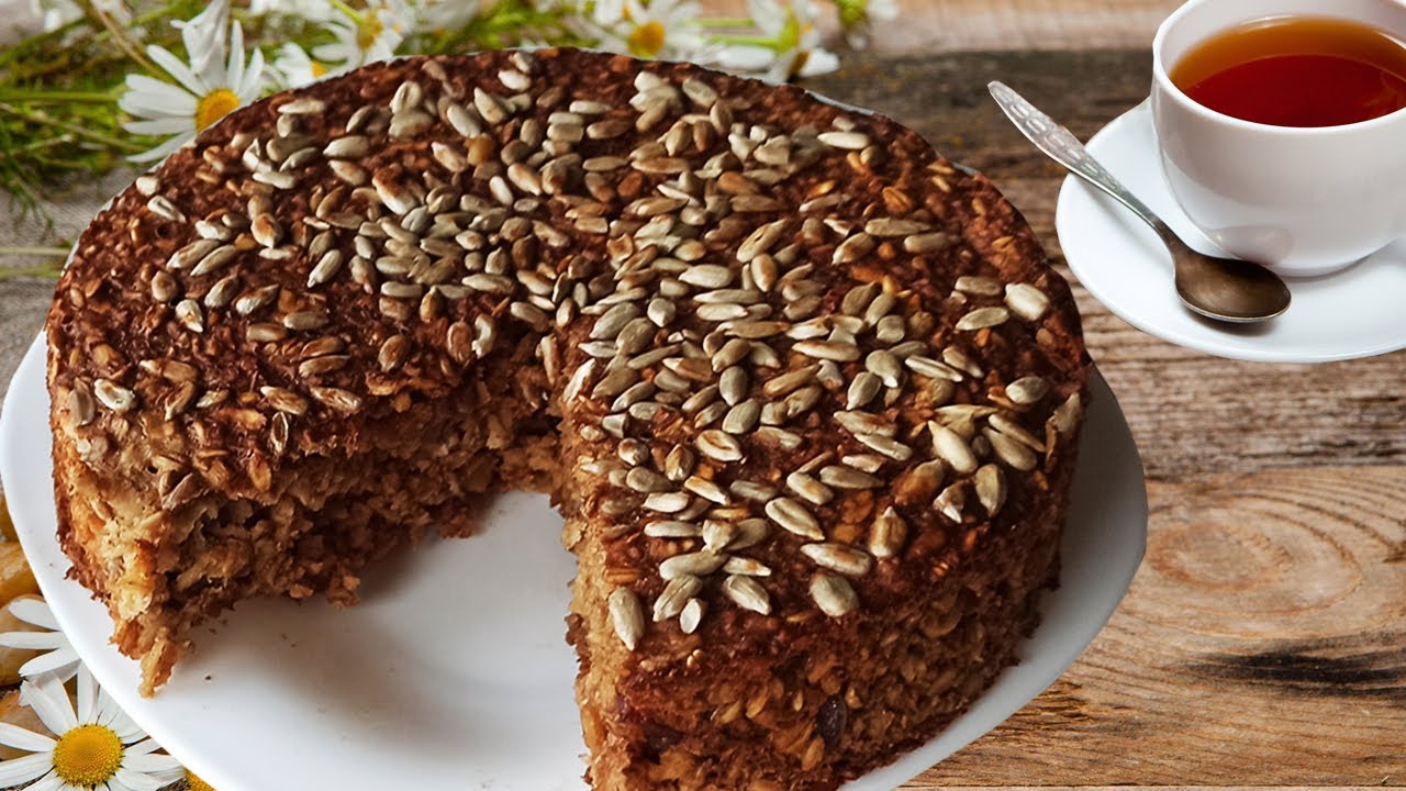 Пирог из  овсяных хлопьев и яблочного пюре вкусный и полезный завтрак.