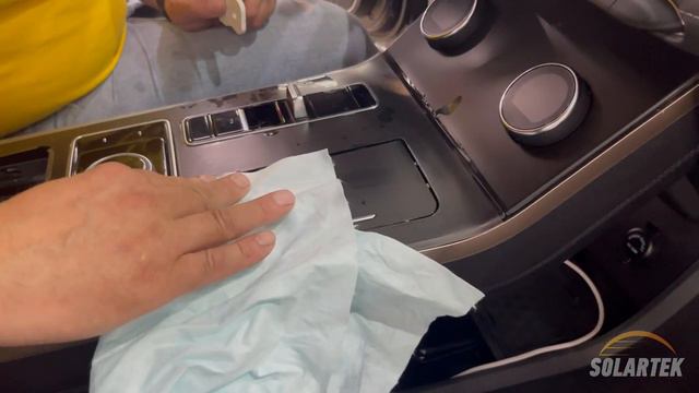 Нанесение защитной пленки на интерьер автомобиля Exeed LX Solartek