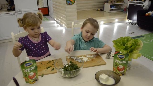 Это у нас семейное. Дети готовят сами