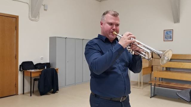 Урок №5 - штрих деташе на трубе.mp4