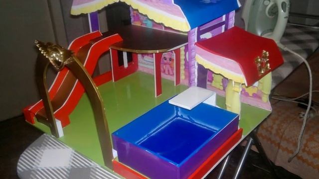 Домик для пони