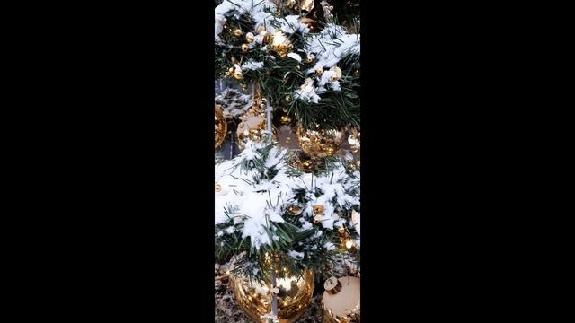 ИГРУШКИ НА ЕЛКЕ