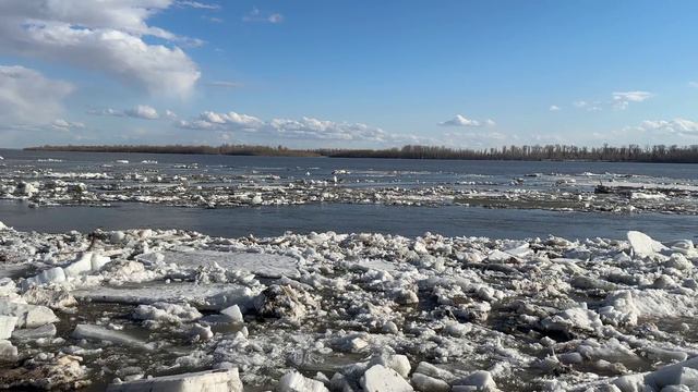 14.05.2024 Ледоход на Оби в Нижневартовске