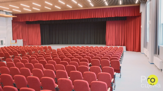 Одежда, механика и шторы с электрокарнизами в актовый зал новой школы