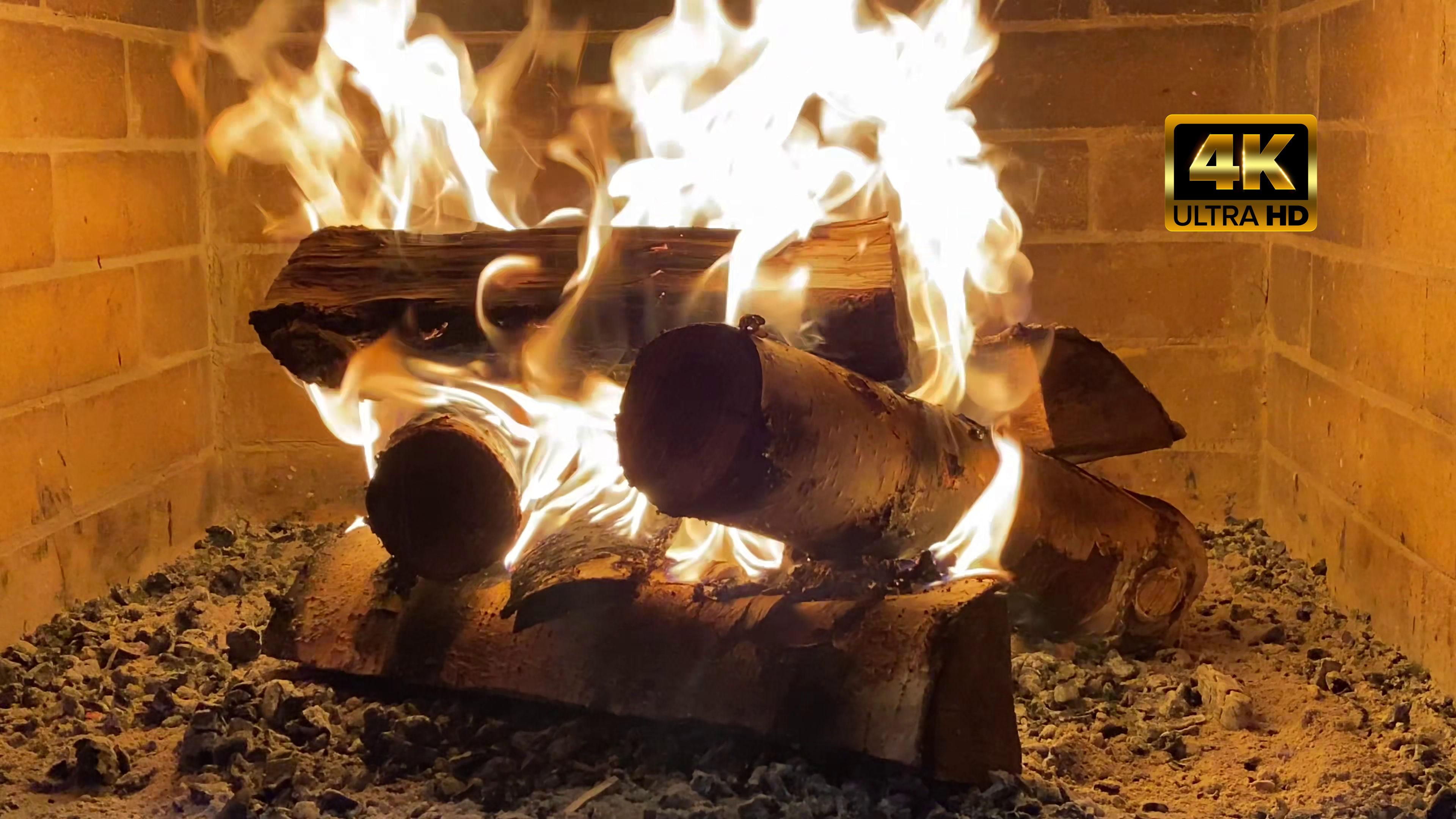 Очаровательный огонь: 30-минутное видео с потрескивающими пламенем в 4К (АСМР)