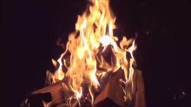 Костер-огонь (безопасный)  во дворе дома для расслабления