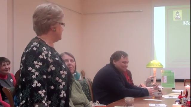 Ирина Бебякина читает сонет Шекспира «Её глаза на звёзды не похожи…»