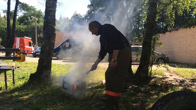 Огнетушитель аэрозольный - тушение монитора