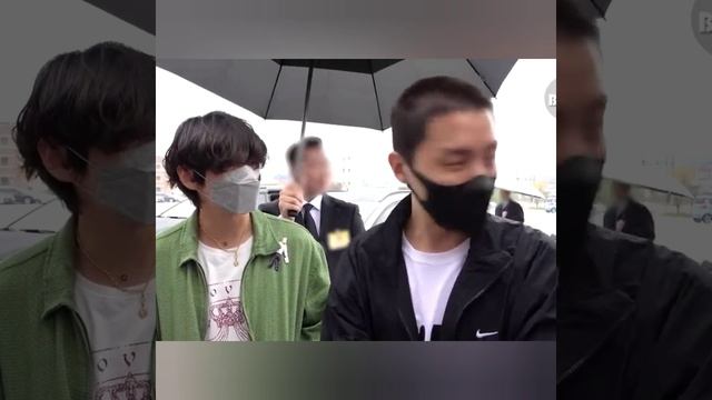 BTS  J-hope провожают друга)))