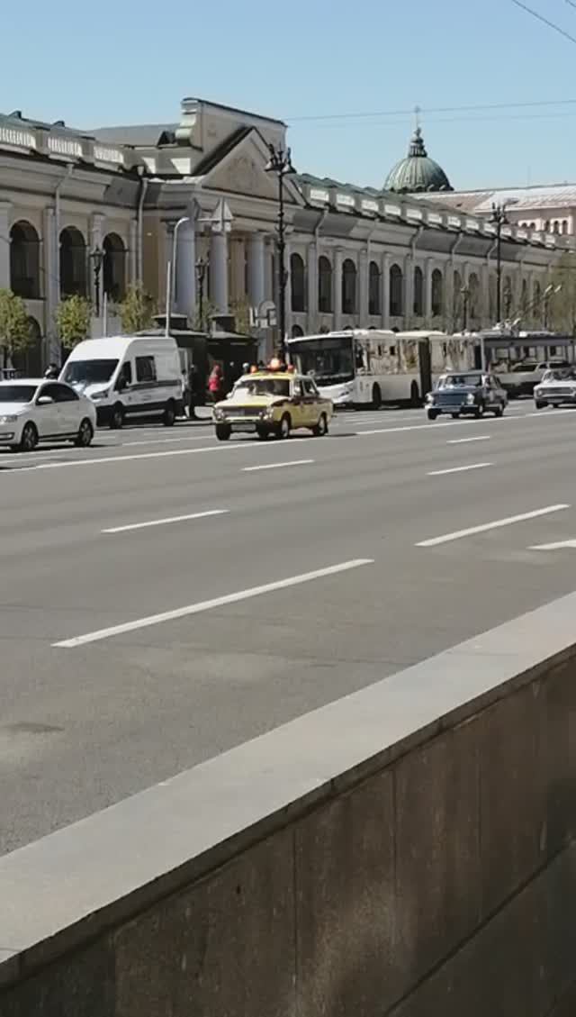 Ретро парад транспорта в Петербурге на Невском проспекте  - продолжение!