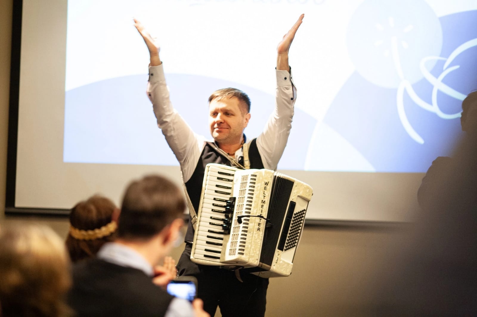 ''Дорогой длинною'' (музыка Б.Фомина, слова К.Подревского, автор обработки В.Желудев)
Вадим Желудев